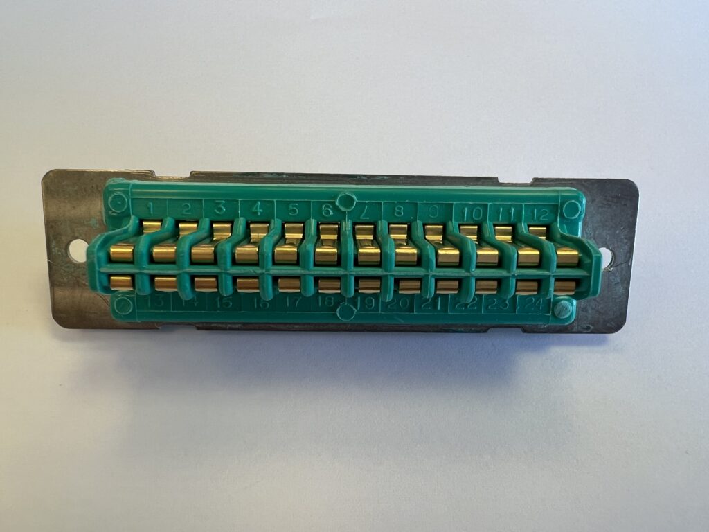 Rectangular Connector - Rack & Panel Plug 24-Way (IN2GP24DP)